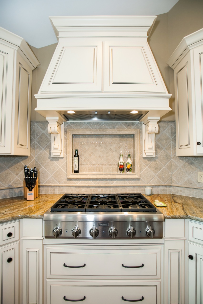 Traditional Town & Country Kitchen - Callier and Thompson
